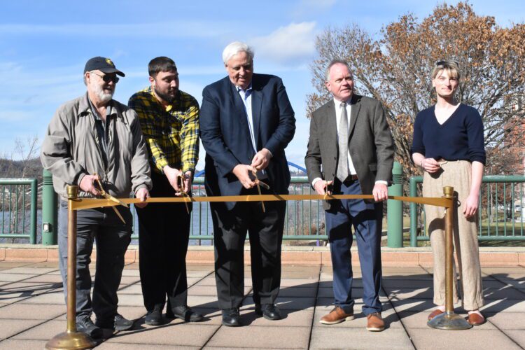 State, local officials celebrate I-70 Bridges project coming to an end ...